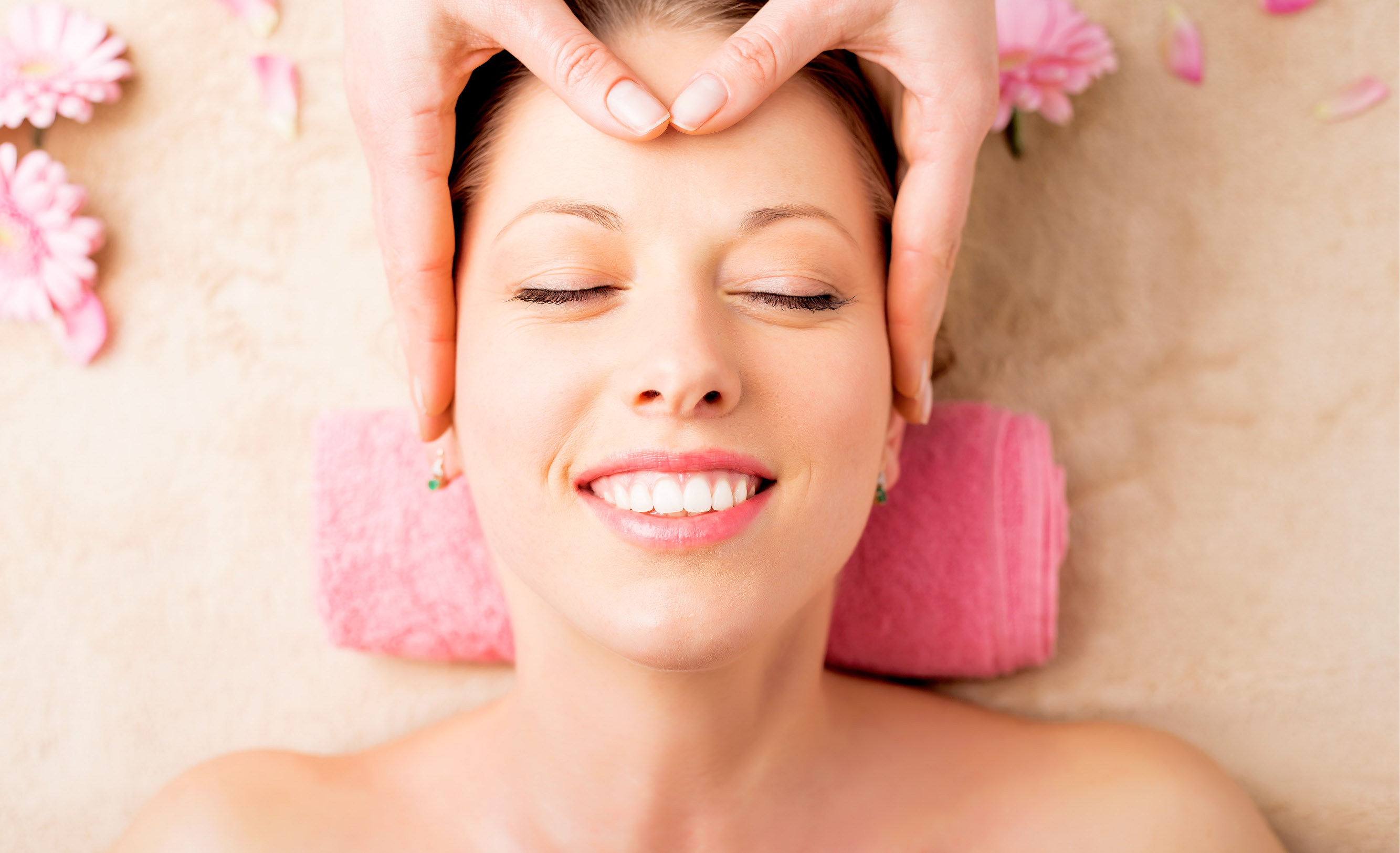 Spring Glow Renewal Face and Décolleté Massage
